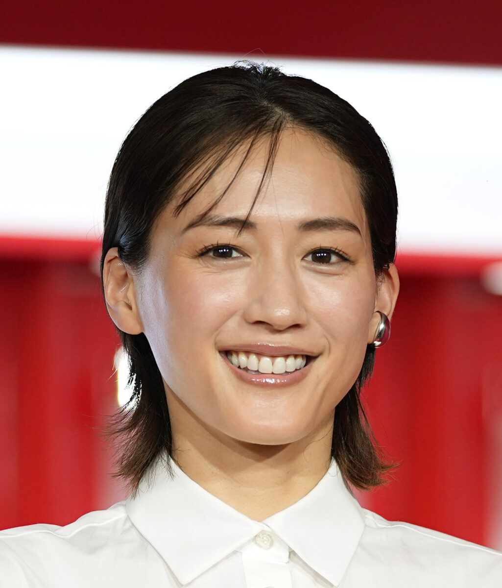 綾瀬はるか＆千鳥・大悟、是枝裕和監督の新作映画でW主演 SNS「いい作品になるかも」 – emogram[エモグラム]