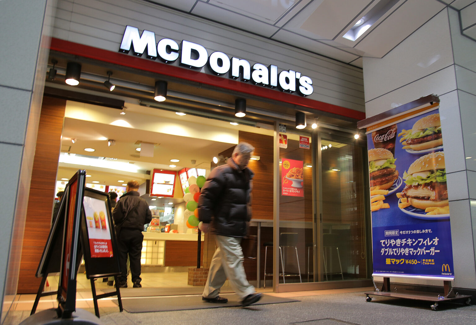 HANA・CHIKAもマックコラボ、三角チョコパイ「いちごの暴力」の次はまさかの… – emogram[エモグラム]