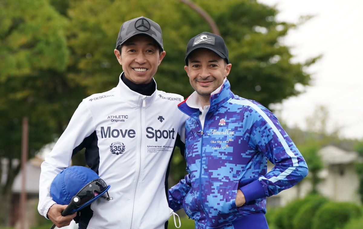 外国人ジョッキーが「おっそいわ～」臨場感たっぷりのジョッキーカメラがトレンド入り – emogram[エモグラム]