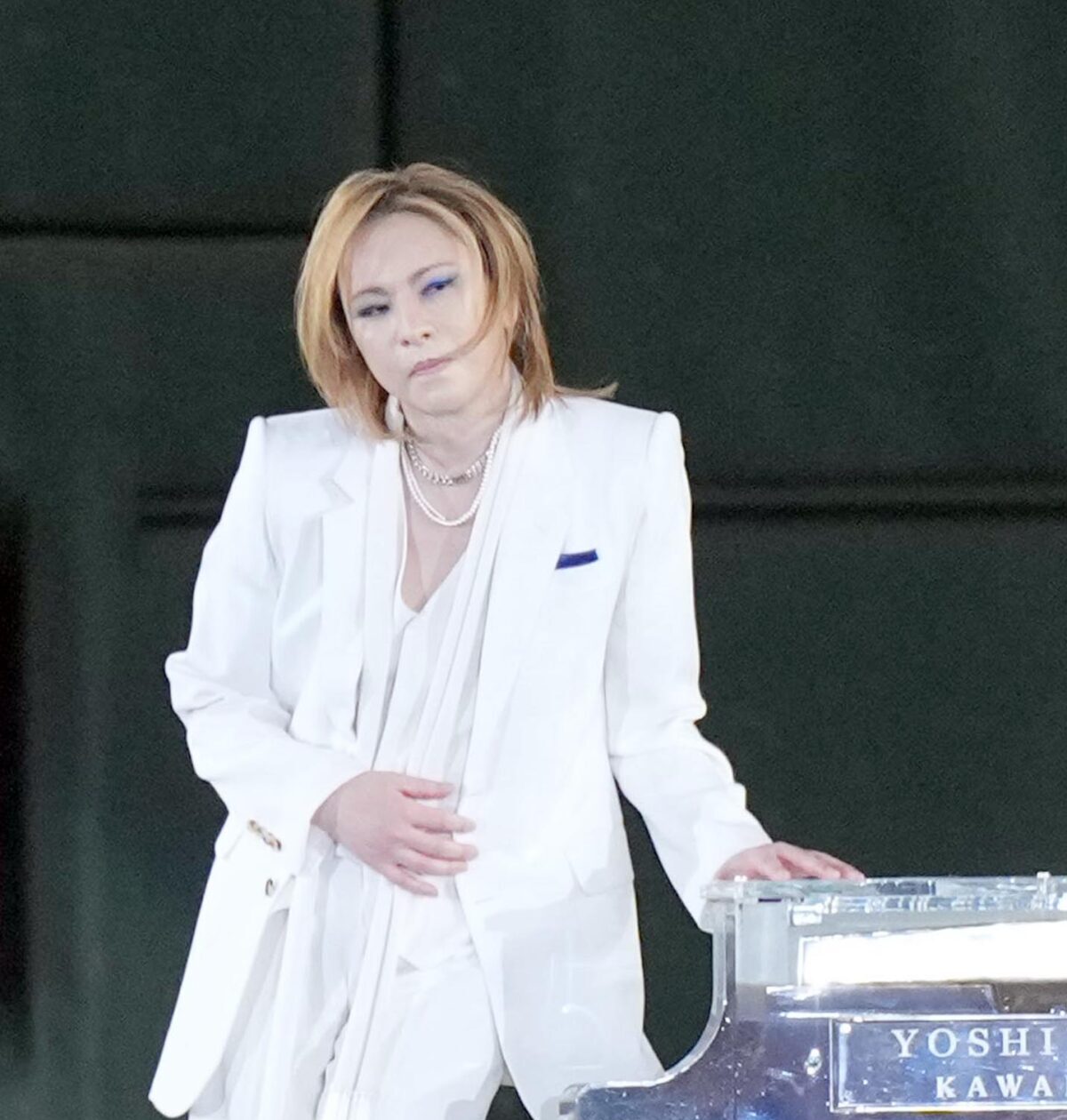 YOSHIKIが公演中に負傷、一部客による接触行為に対しSNS怒り – emogram[エモグラム]