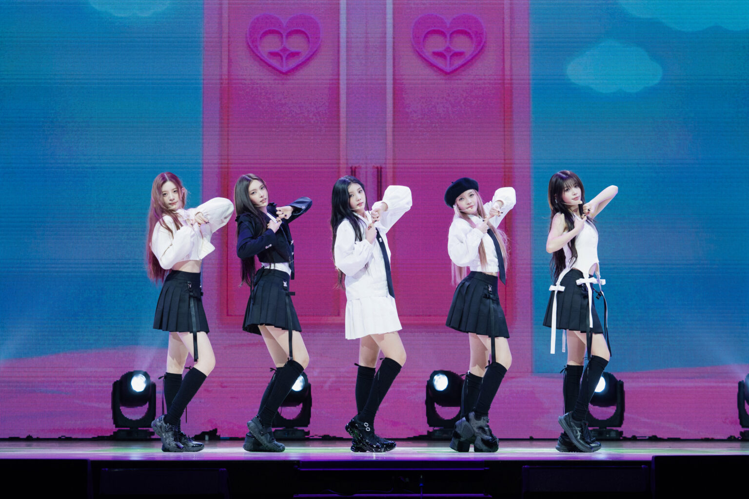 ILLITが日本デビュー、タイトル曲「時よ止まれ」MV公開にファン大興奮 – emogram[エモグラム]