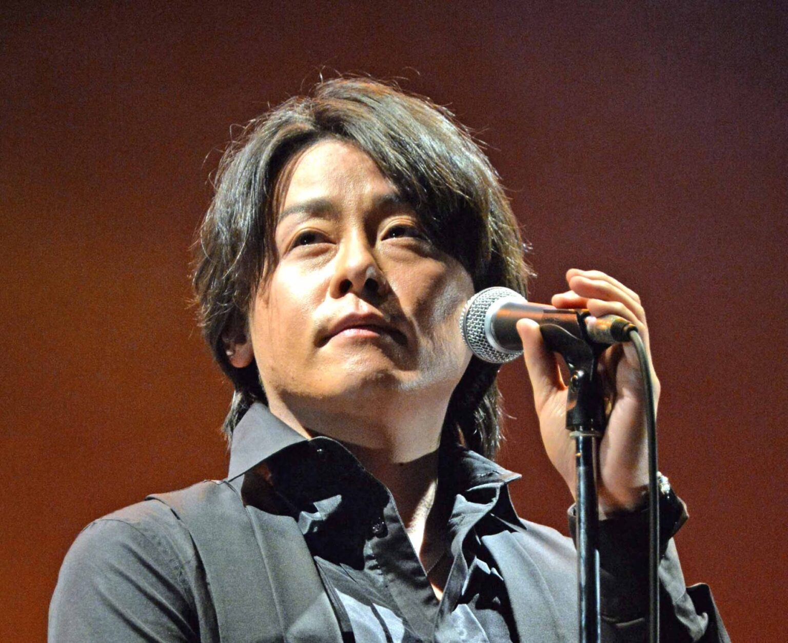 マック×LUNA SEA 「チーチーROSIER」パロディー動画が話題 – emogram[エモグラム]