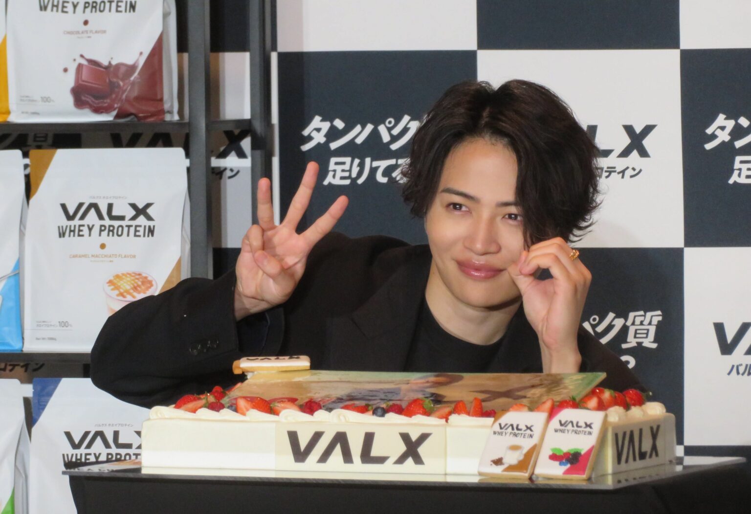 菊池風磨1st写真集発売決定、公式Xは一時パンク状態に – emogram[エモグラム]