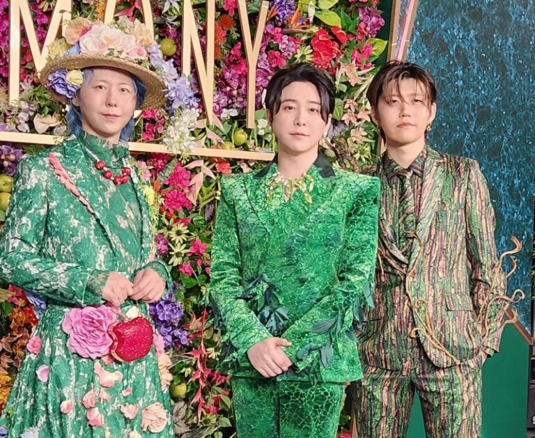 ミセス×ローソンのクリスマスケーキ発売、購入者限定特典も – emogram[エモグラム]