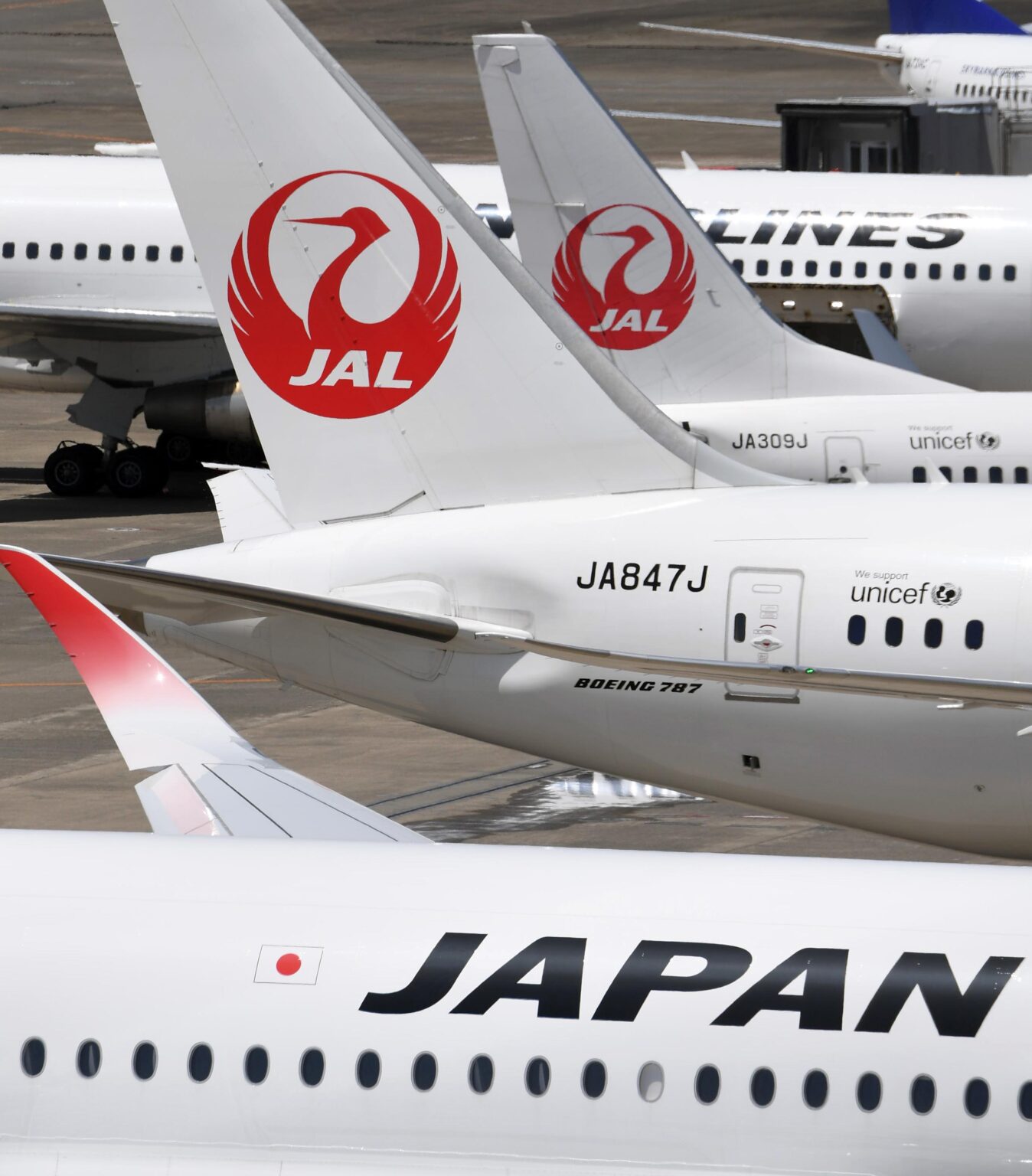 JAL、飲酒機長は｢禁止令｣破り10回程度と判明でSNSは激怒 – emogram[エモグラム]