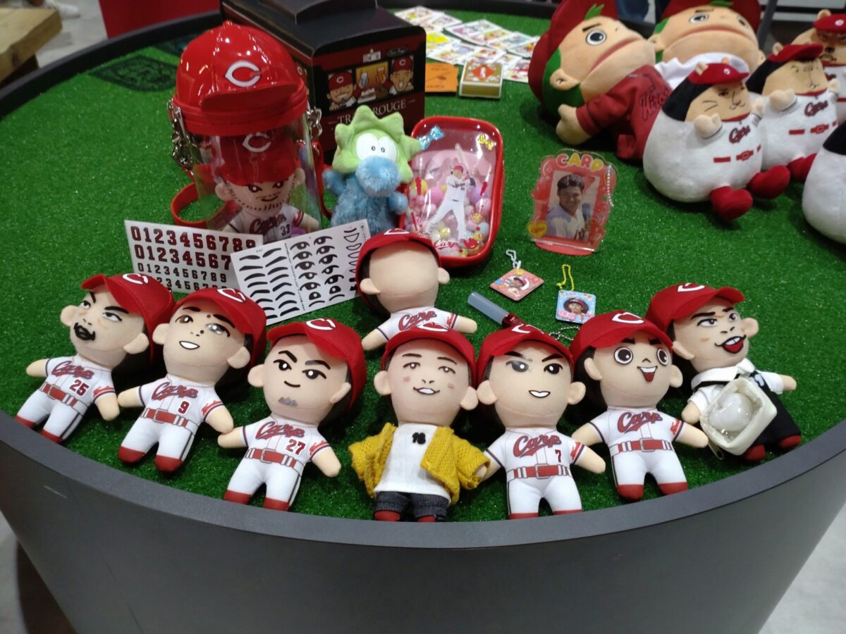 100均で買える「硬質カードケース」が推し活民に大人気 – emogram[エモグラム]