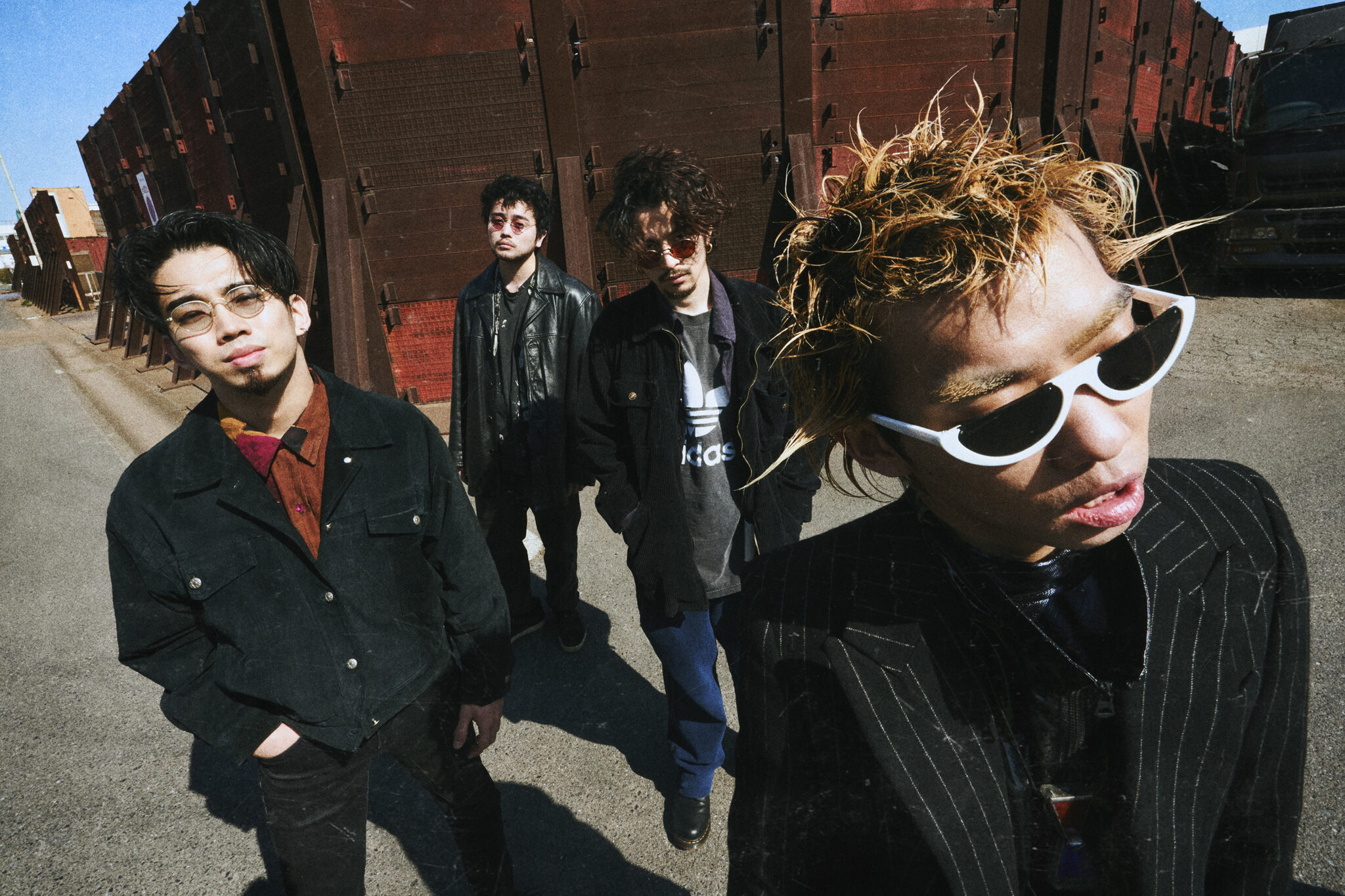 King Gnu常田&井口、スーパー買い出し動画にファン歓喜 – emogram[エモグラム]