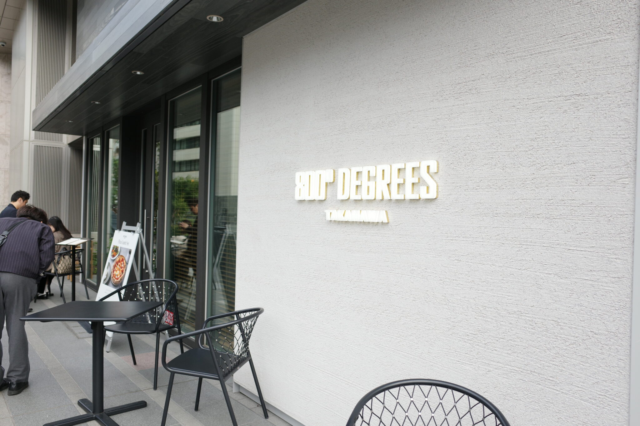 東京・高輪、LA発モッチリ香ばしいピッツァに大感動 【連載】年間600軒飲み歩くハツ「一度は訪れたい名店」（17） – emogram[エモグラム]