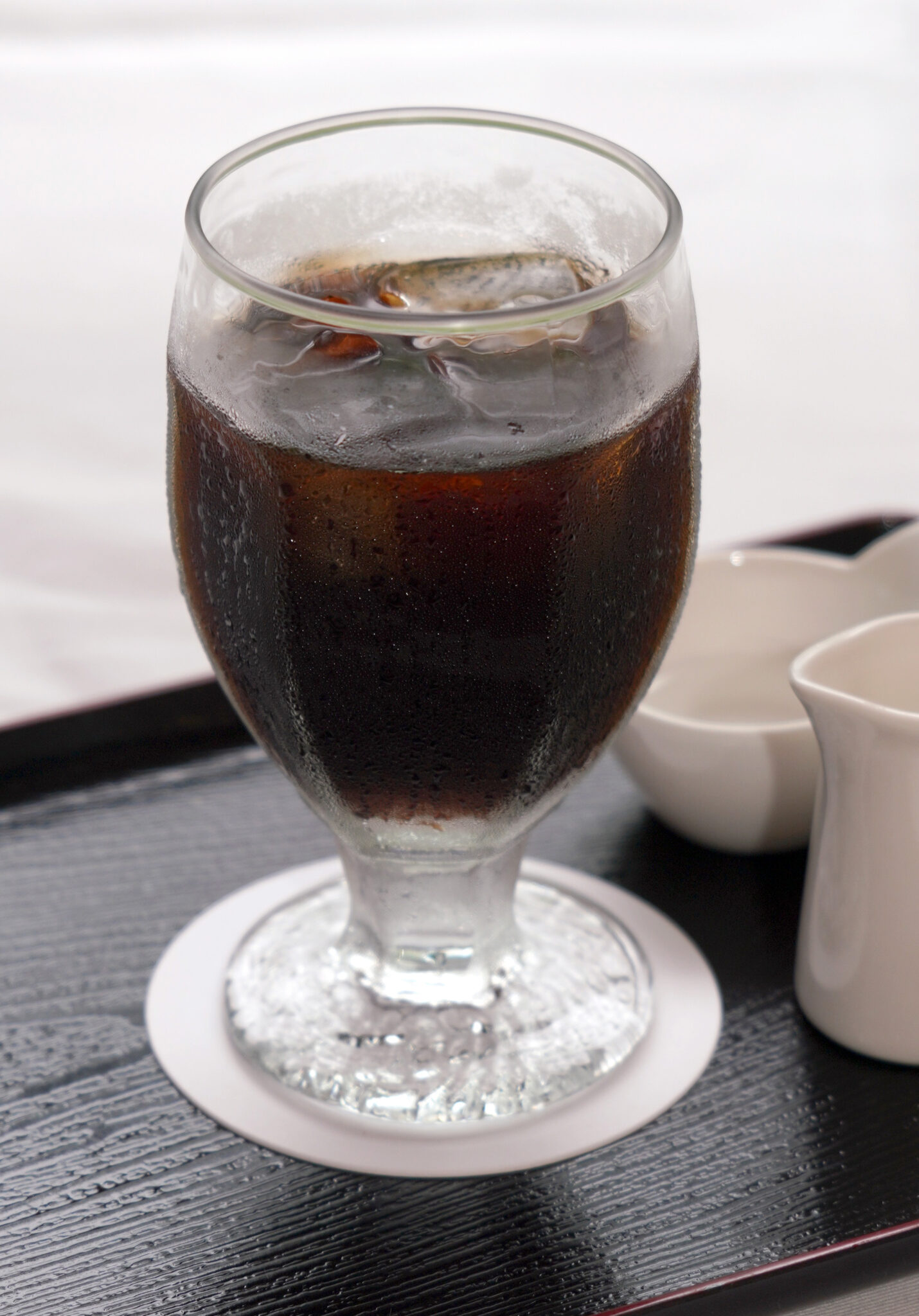 日本の氷カップ「アイスコーヒー」に世界が騒然、インド人の投稿がまさかの2360万再生突破 – emogram[エモグラム]