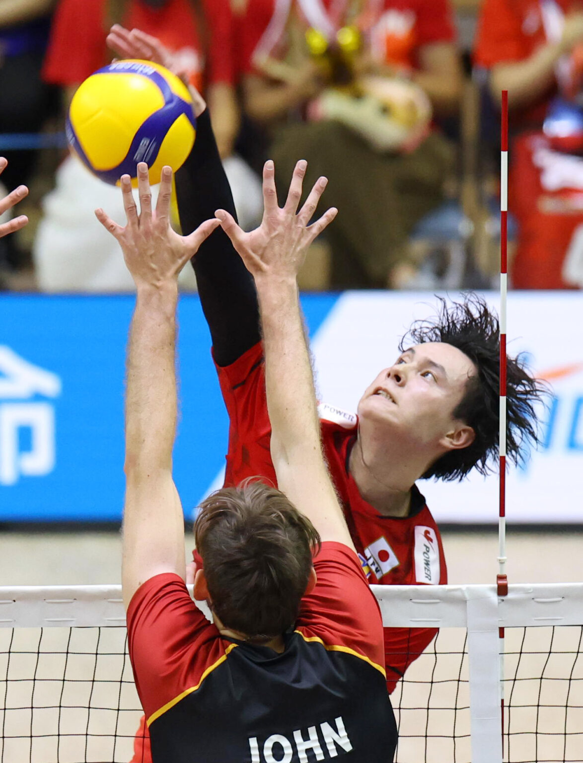 バレーボール高橋藍、二股交際報道で謝罪にネット上の反応は? – emogram[エモグラム]