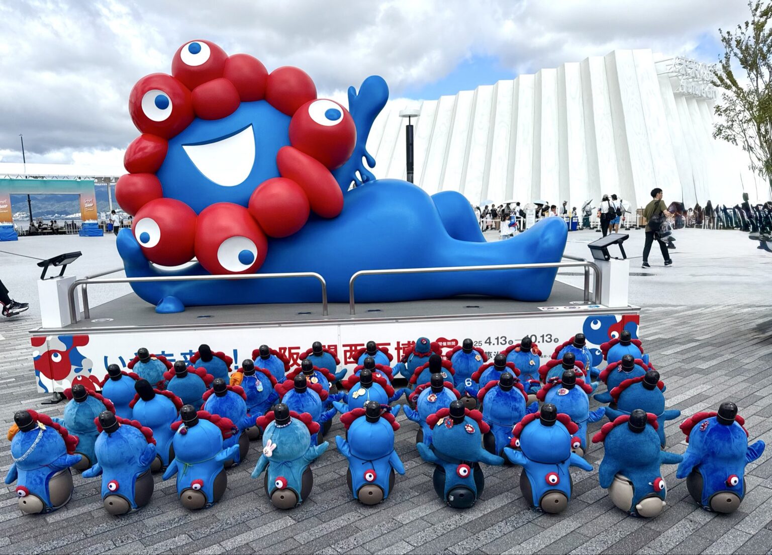 「えっほ、えっほ」のミャクラボ隊、最後の万博大行進にSNS「壮大、圧巻、かわいい」 – emogram[エモグラム]