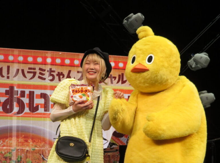 チキンラーメン「ひよこちゃん」がホイル焼き? シュールな自虐投稿話題 – emogram[エモグラム]