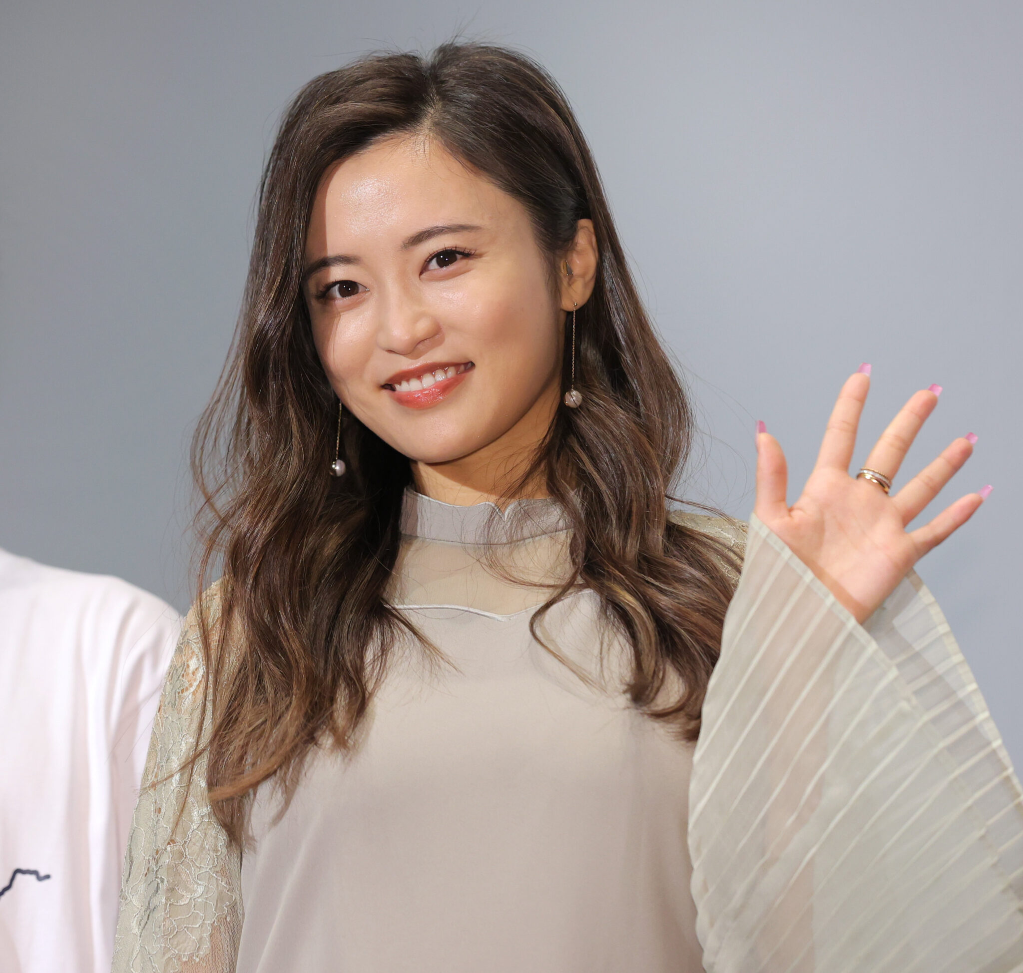 小島瑠璃子、芸能活動再開を報告にSNS「何したんだっけ?」 – emogram[エモグラム]