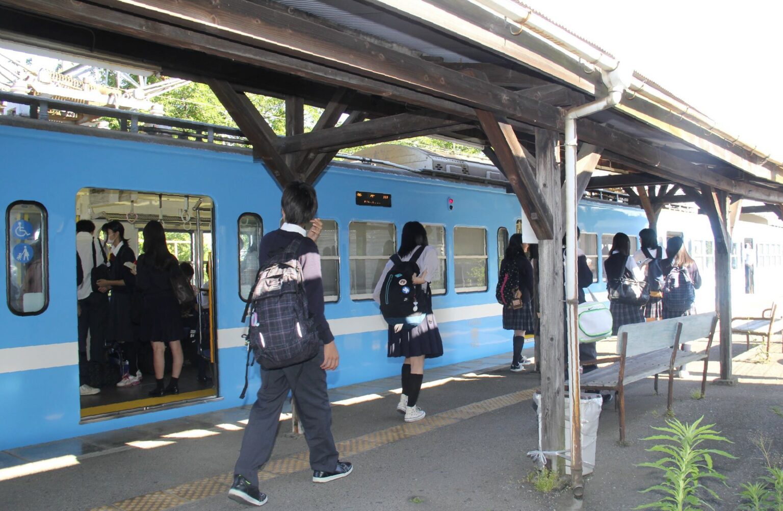 高校生になっても「パパ・ママ」はアリ?ナシ?SNSが問う境界線「うちもまだパパママですね」 – emogram[エモグラム]