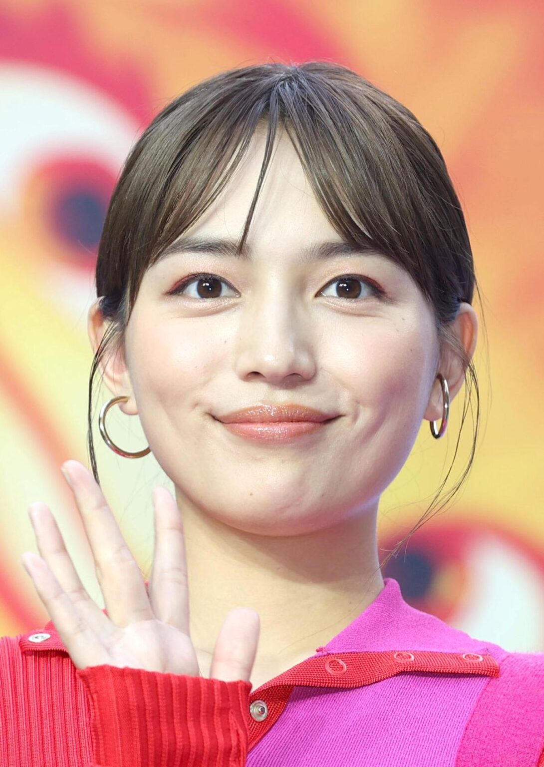 川口春奈、「チュルチュル髪」ショット公開にSNS大絶賛「美しすぎて反則」 – emogram[エモグラム]