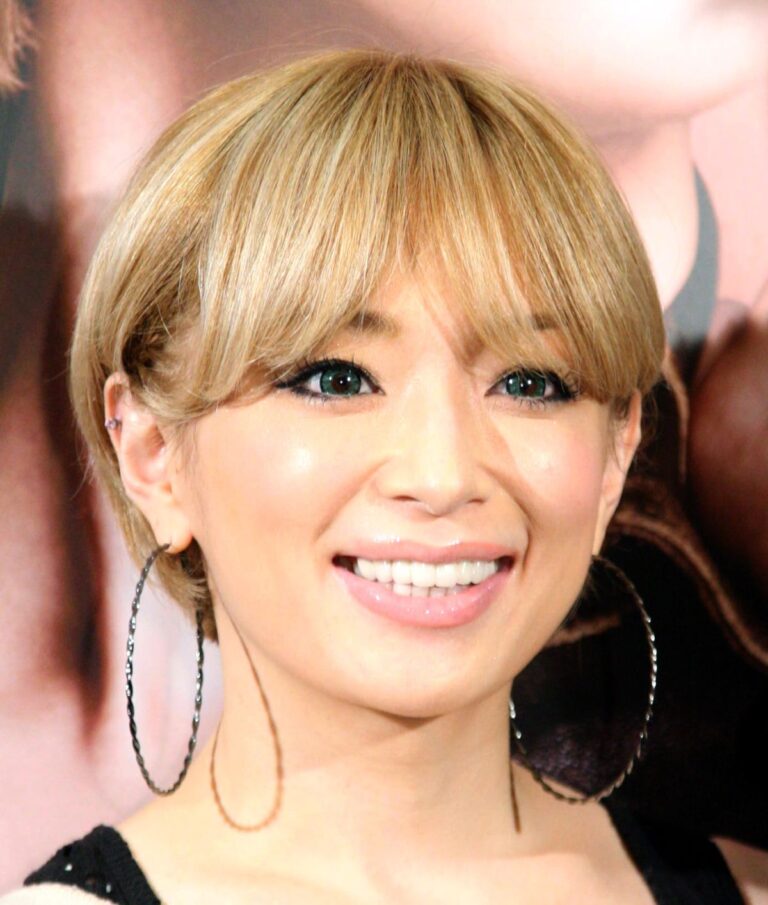 浜崎あゆみ（47）が「キレッキレ」のリハ映像を公開、背中のタトゥーも披露 – emogram[エモグラム]