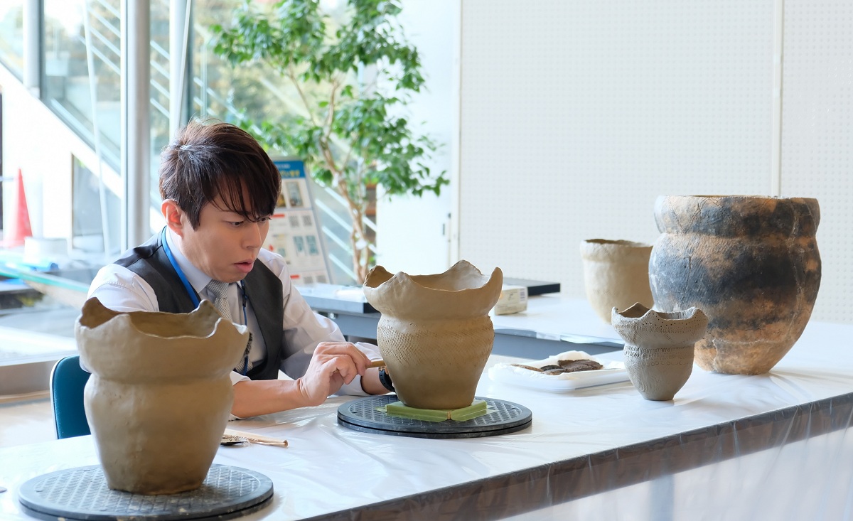 【ロマン爆発】琵琶湖の湖底でまた縄文式土器がそのまま沈んでた! SNS「『やべ、琵琶湖に土器落としちまったよ』ってやりとりあったんか」🤣🤣 – emogram[エモグラム]